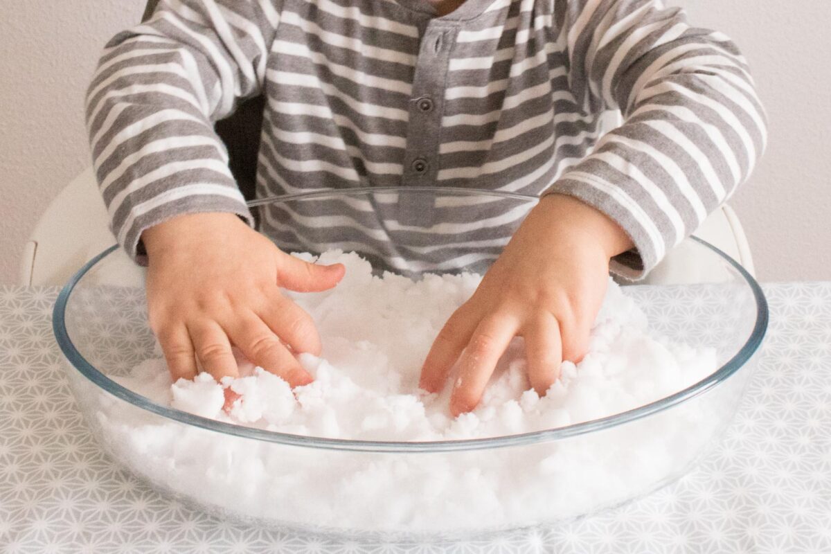 Cómo hacer nieve artificial y 8 ideas para jugar