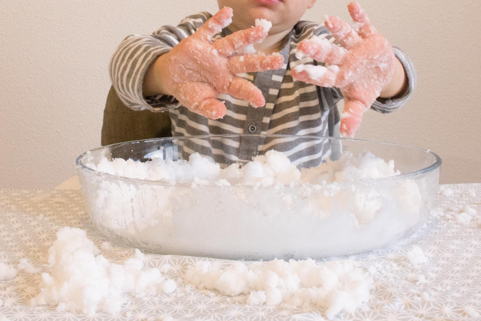 Cómo hacer nieve artificial DIY. Juegos y actividades con nieve artificial